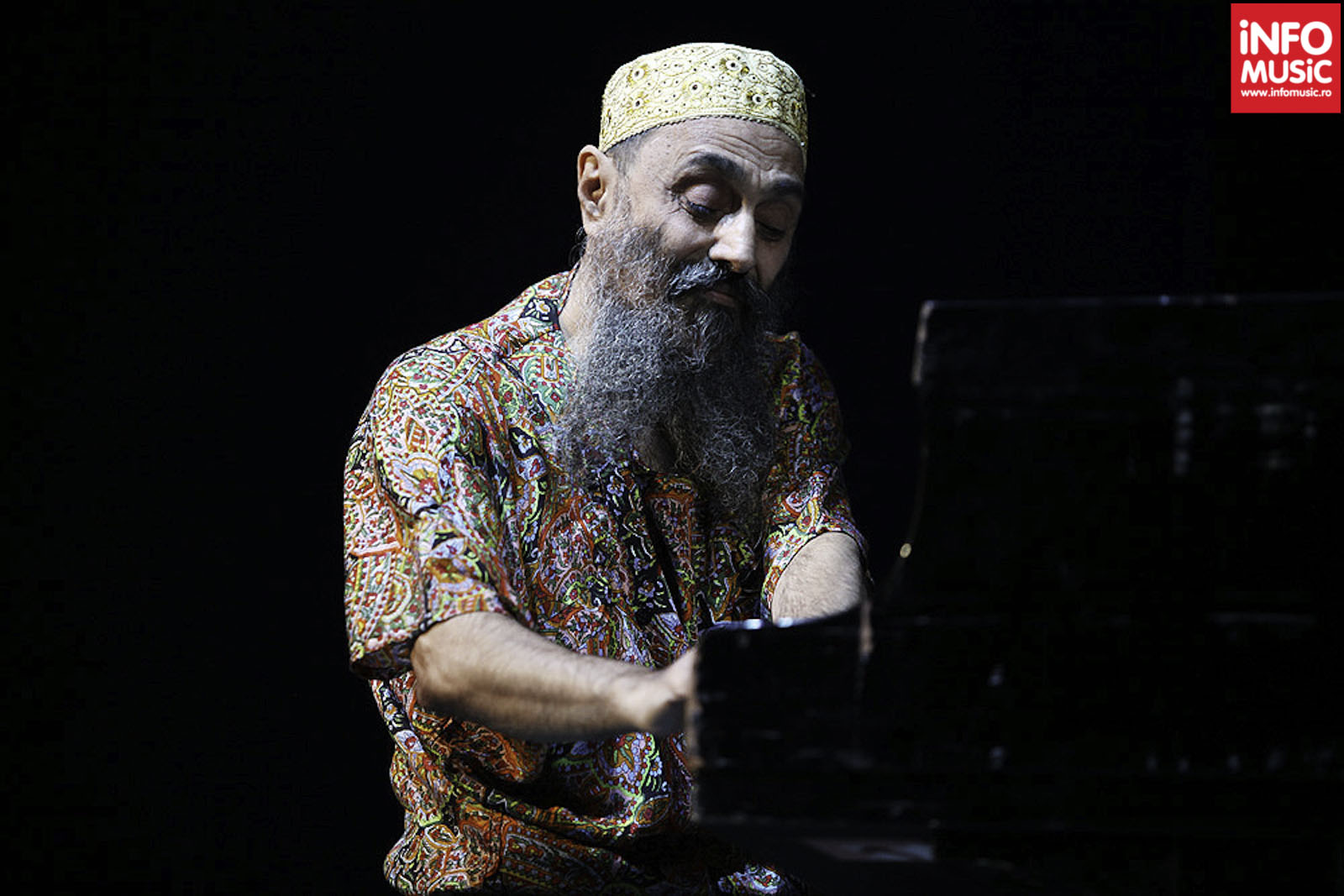 Poze cu Harry Tavitian în deschiderea concertului John Mayall de la ...