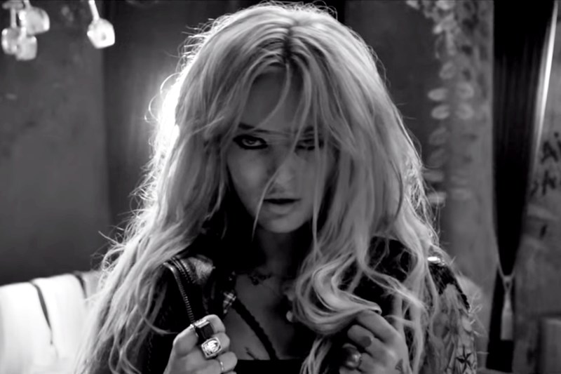 Videoclip: Delia - Da, mama (by Carla's Dreams) - InfoMusic