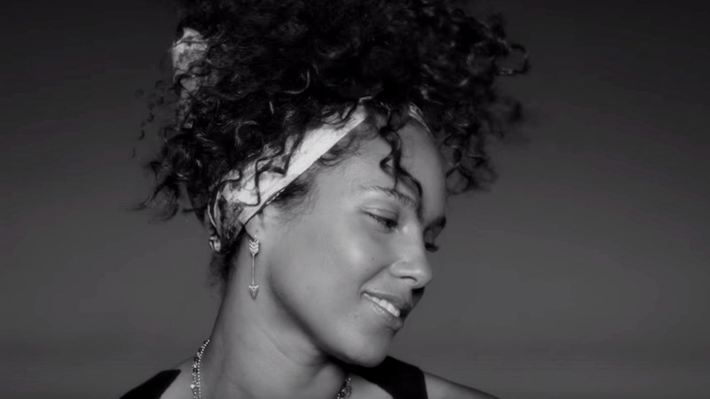 Videoclip: Alicia Keys - In Common