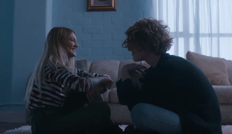 Videoclip: Julia Michaels - Uh huh