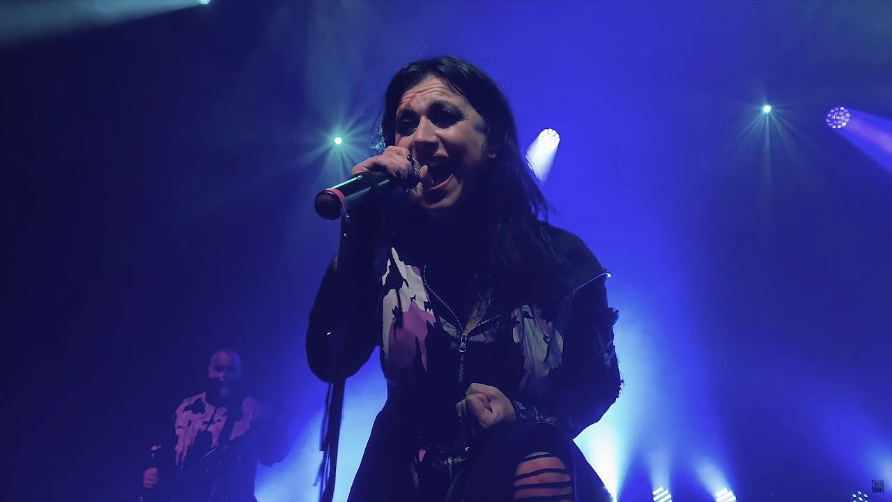 Videoclip: Lacuna Coil - Save Me (Official Live Video)