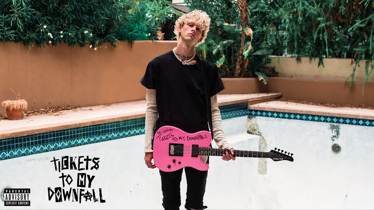Halsey şi Machine Gun Kelly colaborează pe piesa pop-punk "Forget Me Too"