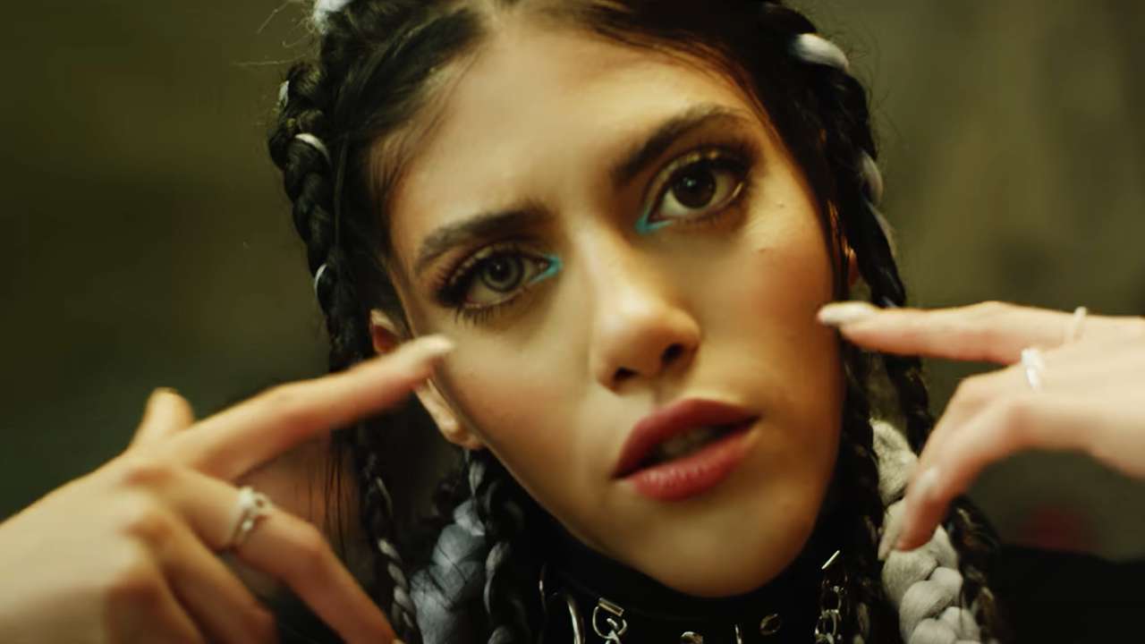 Videoclip: Holy Molly x Shanguy - C’est la Vie