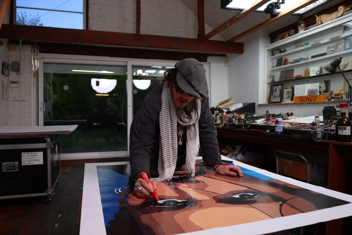 VIDEO: Johnny Depp lansează "Never Fear Truth", o colecție artistică de ...