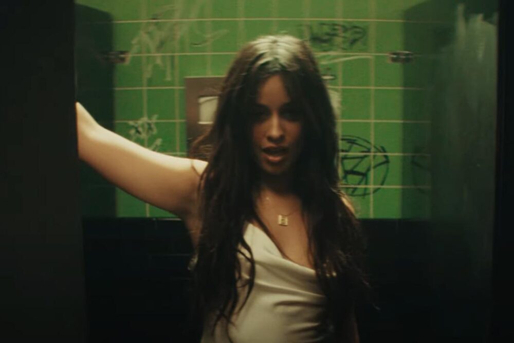 Videoclip: Camila Cabello - Bam Bam ft. Ed Sheeran