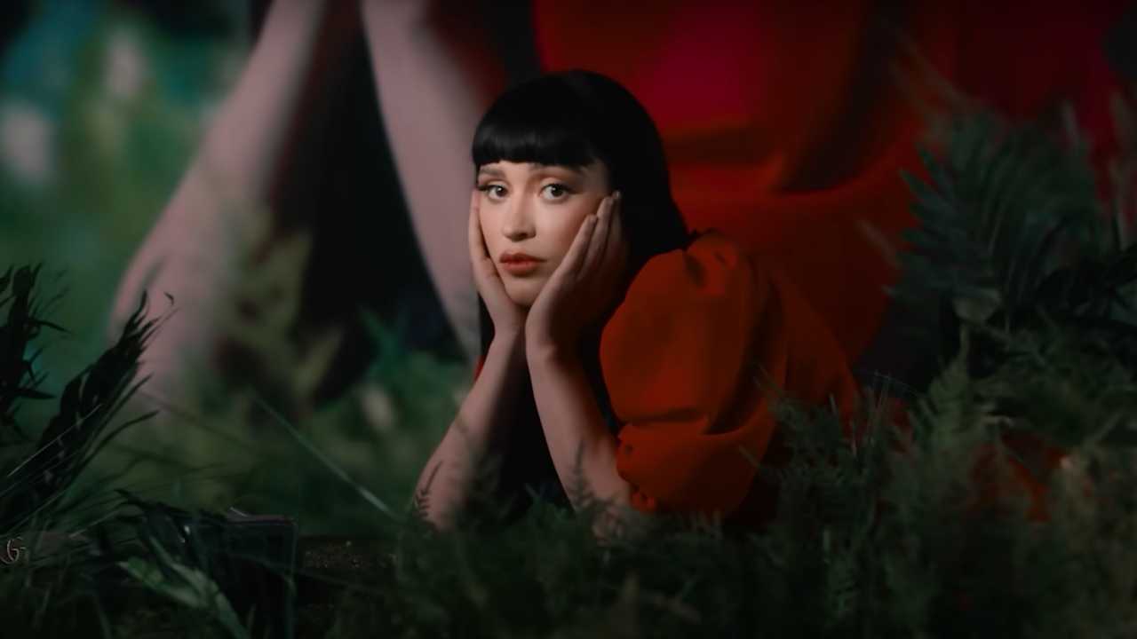 Videoclip: Irina Rimes x David Goldcher - Laisse tomber les filles