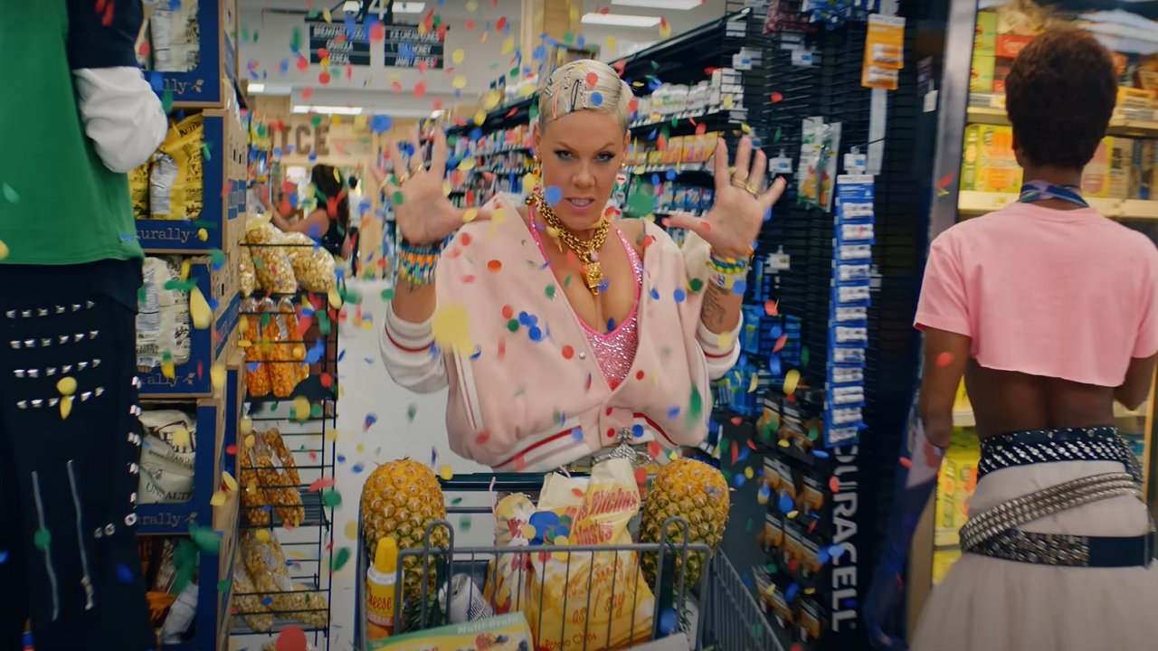 Videoclip: Pink - Never Gonna Not Dance Again