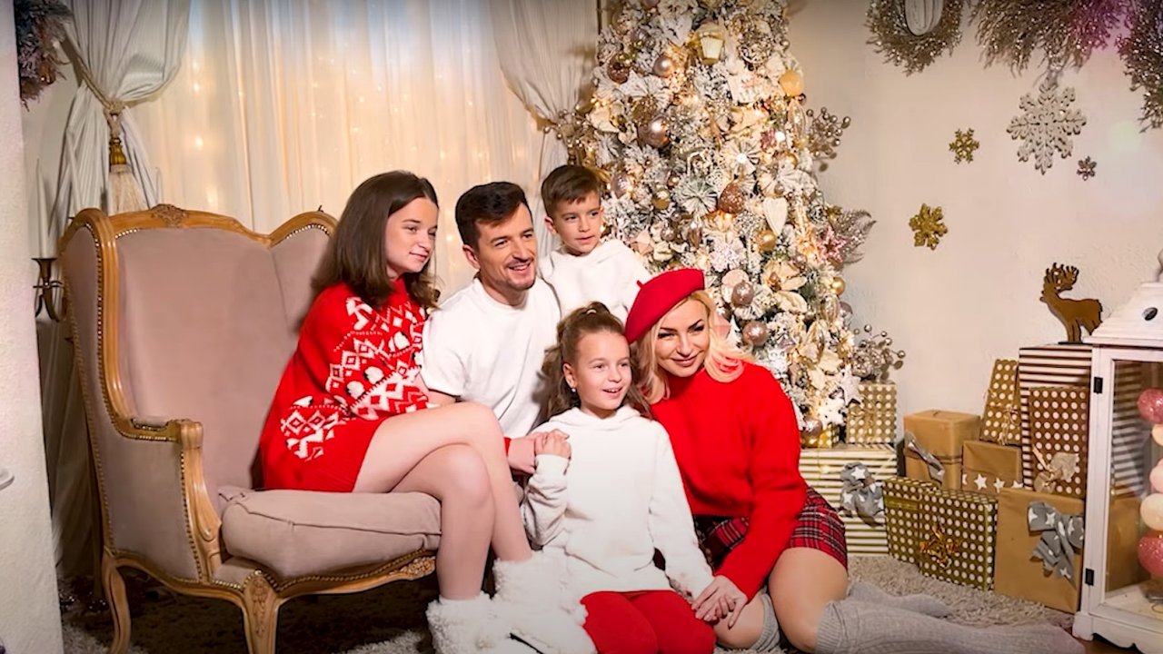 Videoclip: Sianna & Radu Sîrbu - Lângă Ai Tăi (ft. Sîrbu Family)