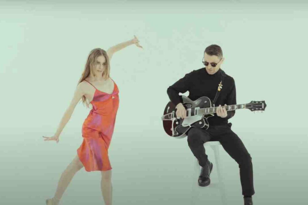 Videoclip: Alex & The Fat Penguins - Cai de tinichea