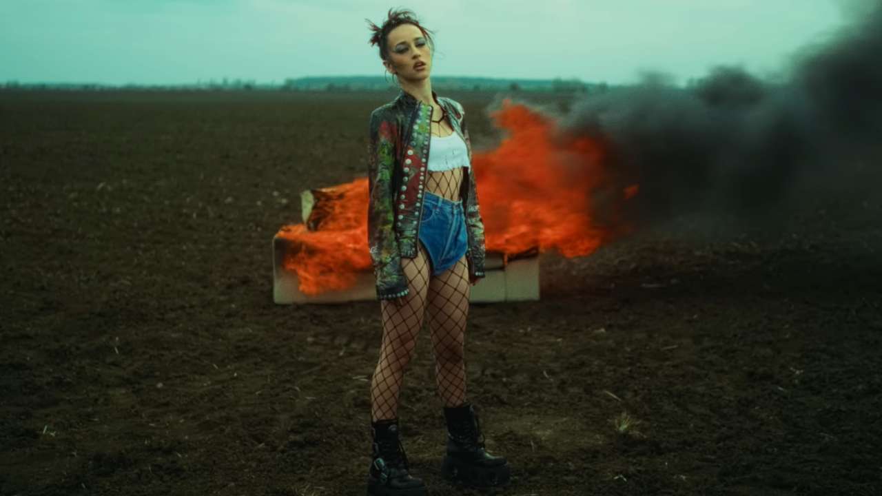Videoclip: Holy Molly - Facem cum vrei tu