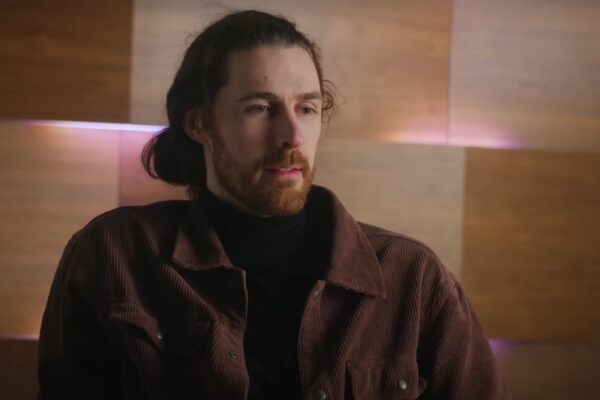 Hozier a lansat piesa "Hymn to Virgil", de pe albumul "Unreal Unearth ...
