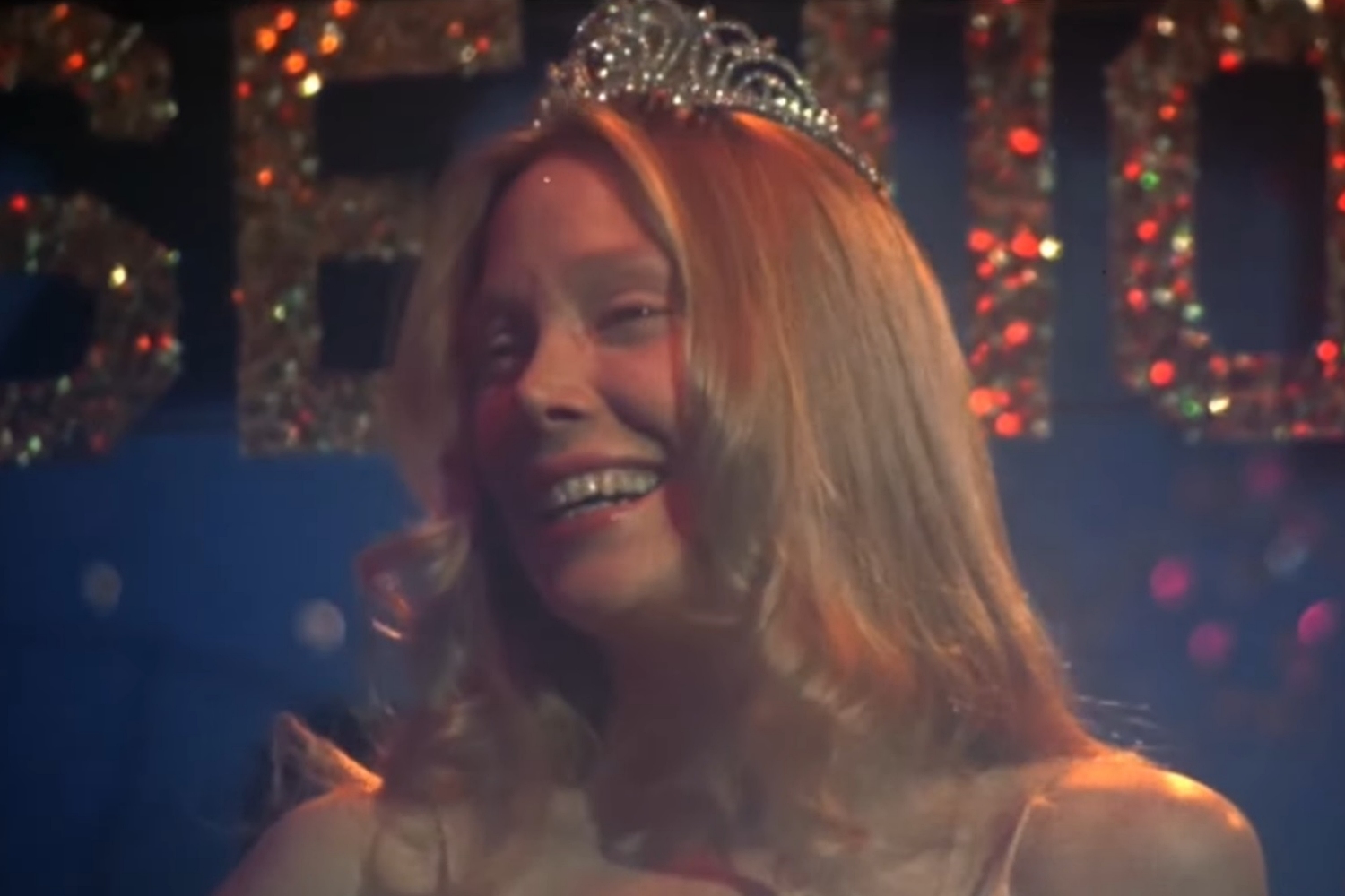 "Carrie", primul roman scris de Stephen King, primește o adaptare ...