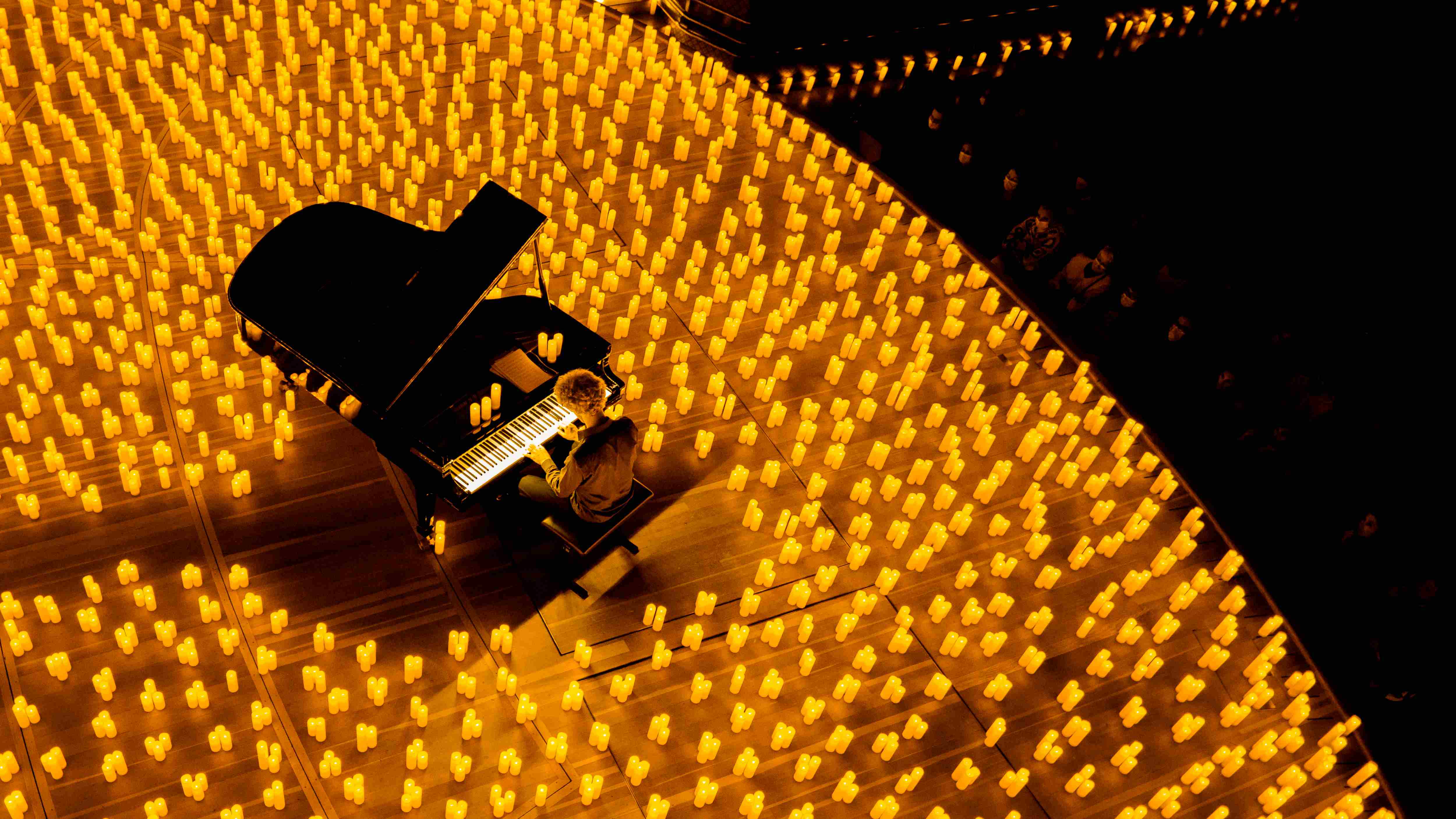 Concerte Candlelight la Palatul Parlamentului și Palatul Culturii