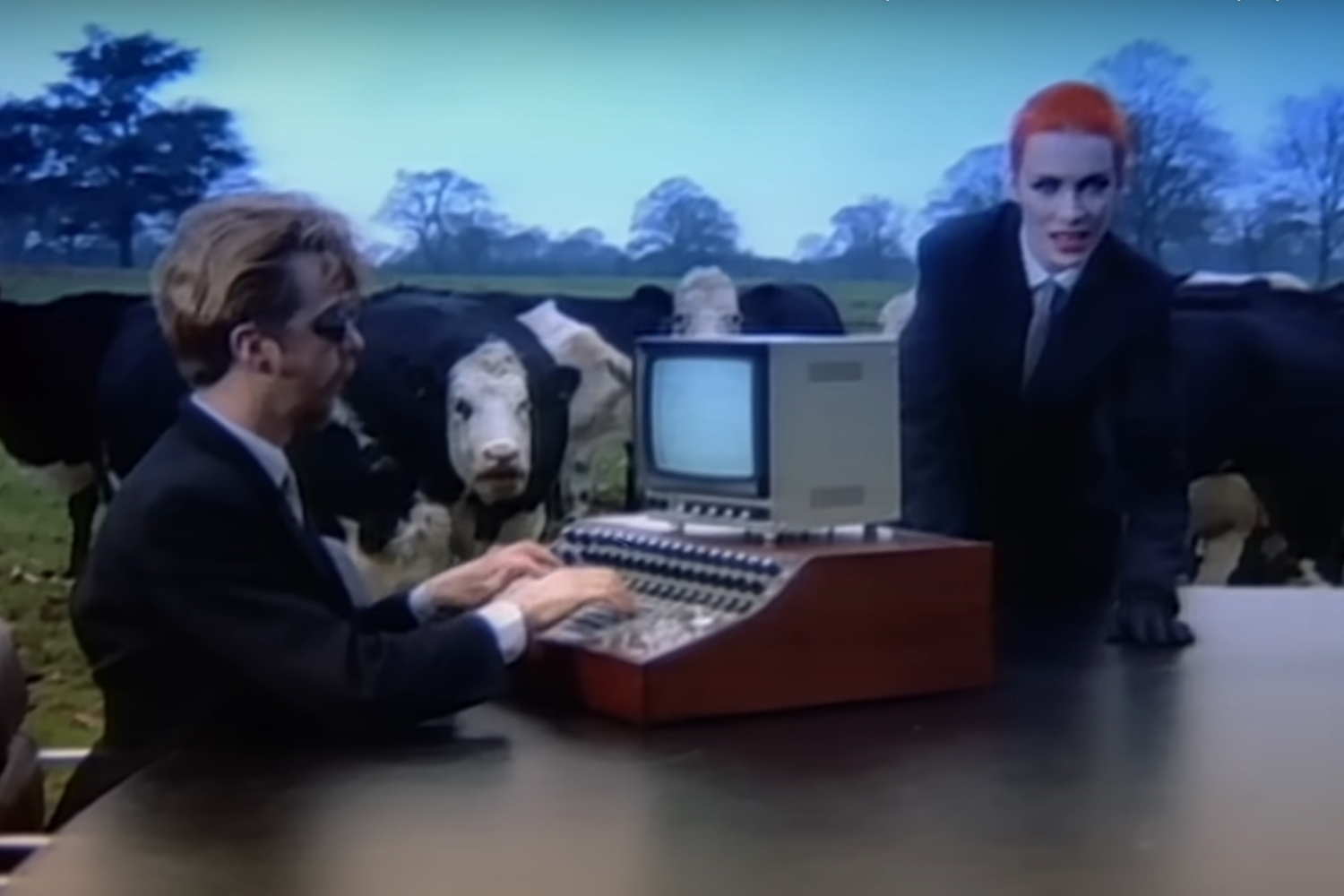 "Sweet Dreams (Are Made Of This)" a depășit un miliard de vizualizări ...