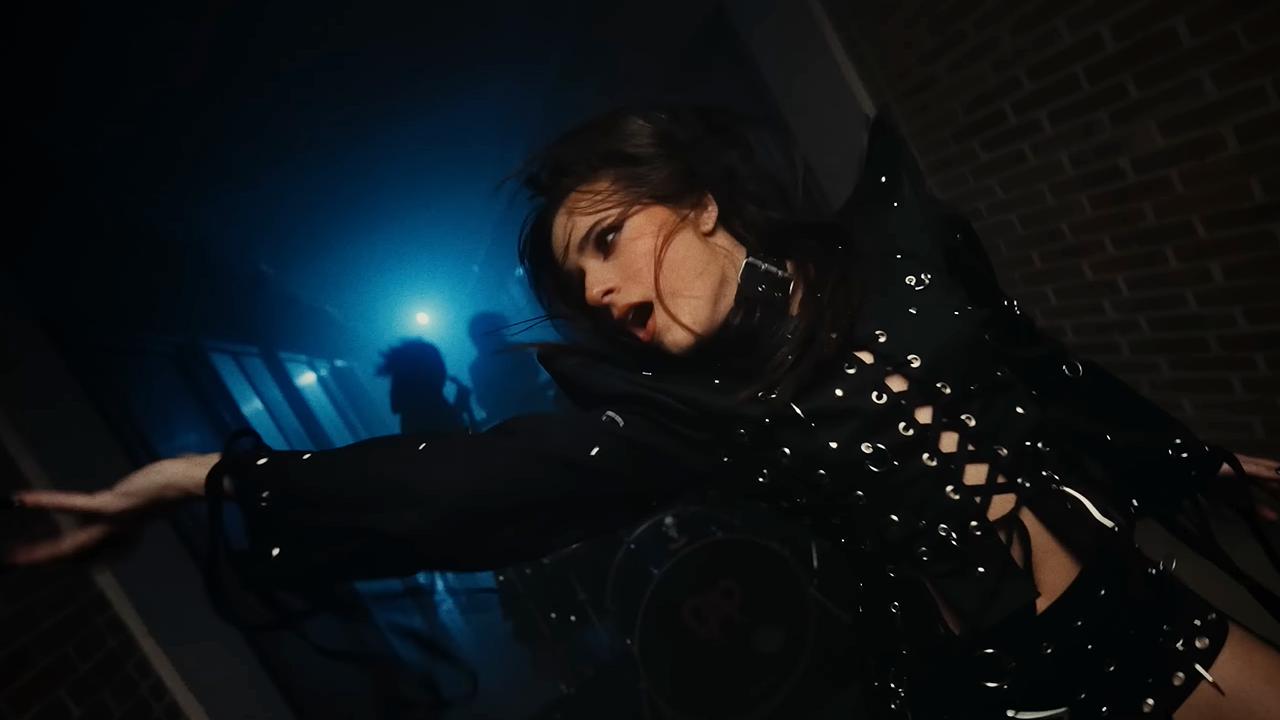 Alexandra Căpitănescu - Choke Me