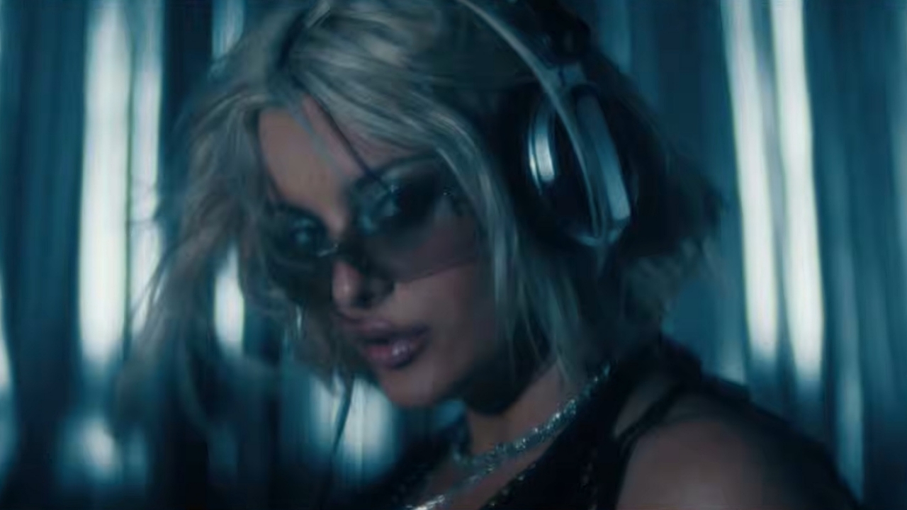 Videoclip: Bebe Rexha & Faithless - New Religion (Visual)