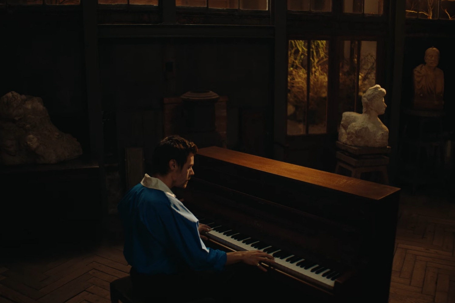 Harry Styles a cântat piesa "Carla's Song" într-un muzeu din Paris